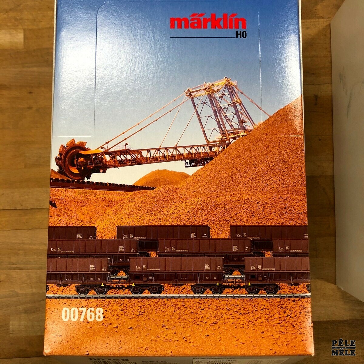 Märklin 00768 Présentoir avec 12 wagons de minerai "mineraliers" SNCB ...