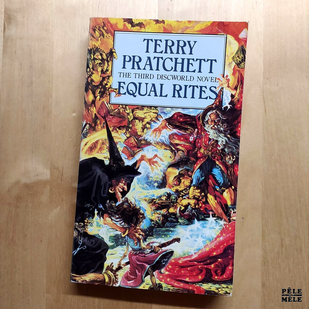 Discworld series "Equal Rites" - Terry Pratchett (Corgi) - Pêle-Mêle Online