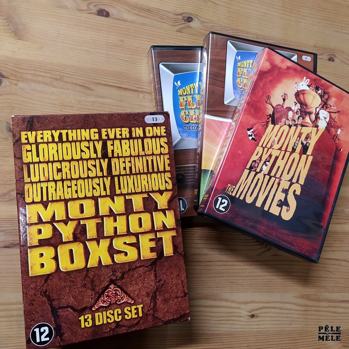 Coffret "The Everything Ever in One Gloriously Fabulous Ludicrously Definitive Outrageously ...