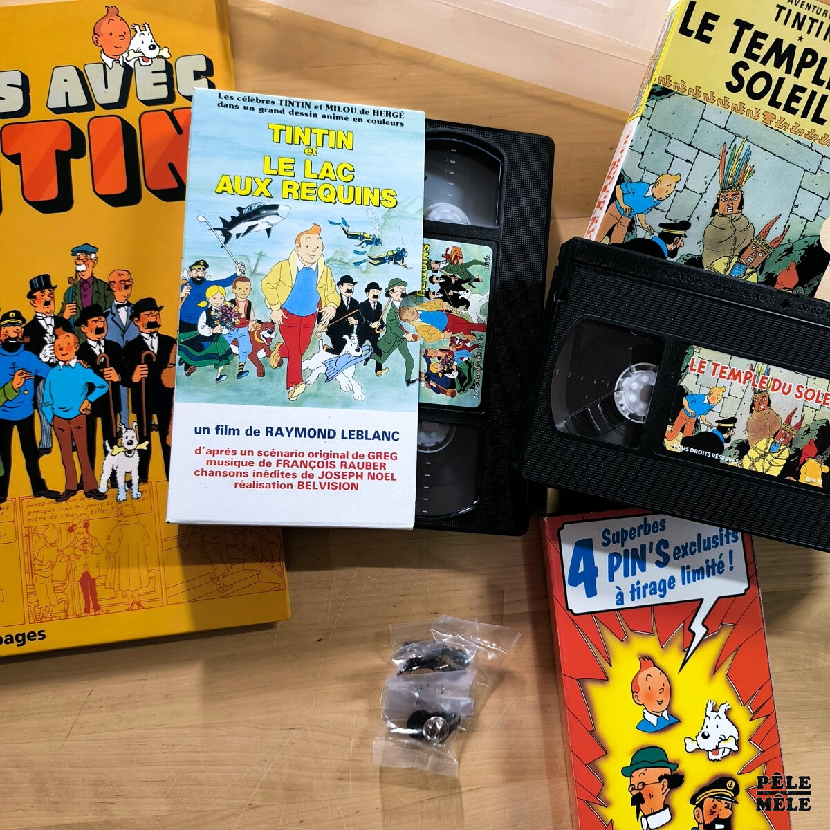 Coffret Hergé "Jouons avec Tintin" (CASTERMAN) / livre + 2 VHS + 4 pin ...